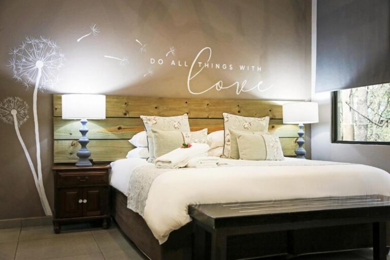 Hluhluwe Accommodation and Wildlife experience | Emdoneni Lodge